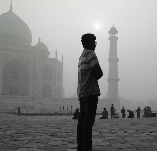 Now the Taj Mahal is covered in smog! | India.com