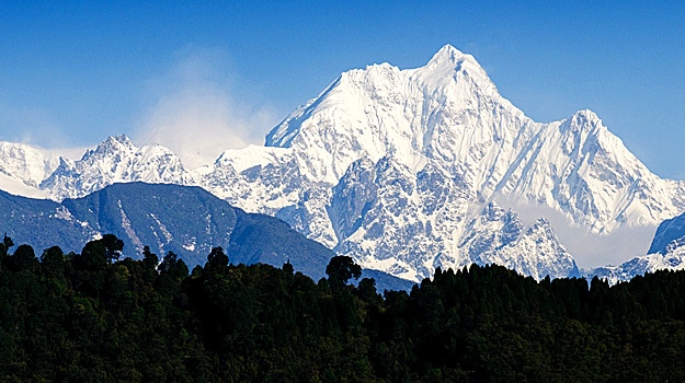 Pune Trekkers to Clean Up and Scale Kanchenjunga | India.com