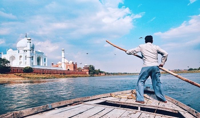 The Taj Mahal Looks Like a Vision No Matter From Where You See it ...