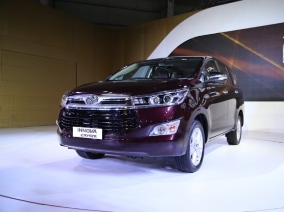 New Toyota Innova Crysta launched: Get variant wise features of 2016 ...