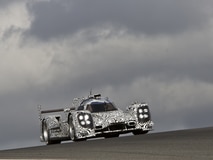 Mark Webber drives his Porsche LMP1 race car for the first time | India.com