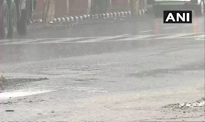 Heavy Rain Lashes Delhi-NCR; IMD Predicts Thunderstorm in Next Three Hours | India.com