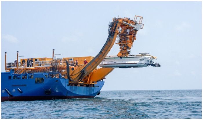 नौसेना की क्षमता बढ़ी, DSRV ने 300 फीट गहरे पानी में तैरती पनडुब्बी से ...