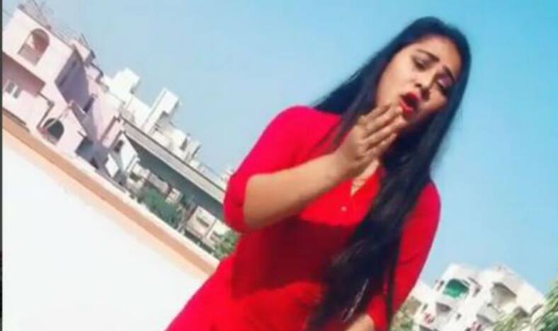 Bhojpuri Hotcake Gargi Pandit Flaunts Her Sexy Thumkas on Haryanvi Song ...