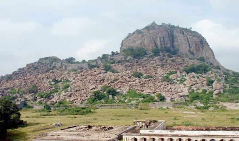 Gingee Fort is One of The Finest Forts in South India | India.com