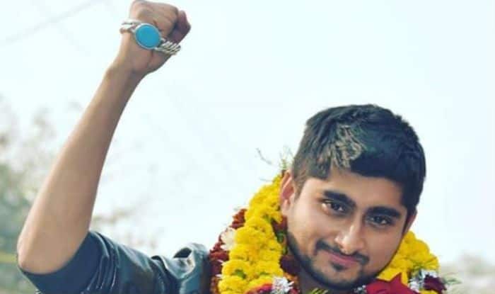 Bigg Boss 12 Contestant Deepak Thakur Returns to His Village on Boat ...