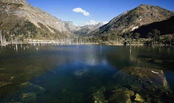 Frozen Sangetsar Lake is Visually Stunning During The Winter Months ...