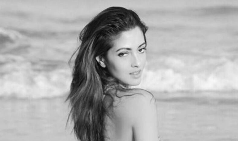 Ragini MMS Returns Fame Riya Sen Looks Bold And Sexy in Printed Bikini ...