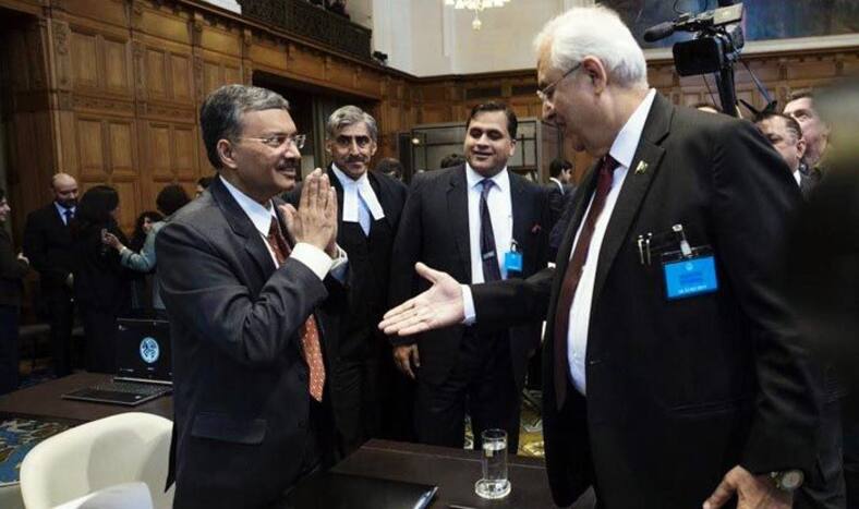MEA Joint Secretary Deepak Mittal Refuses to Shake Hands With Pak ...