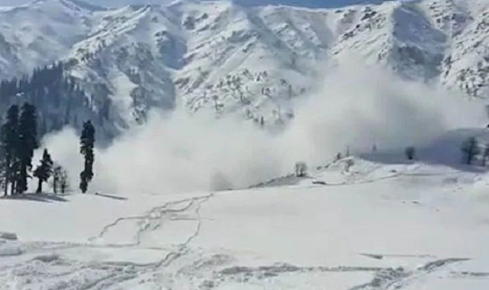 Jammu And Kashmir: Five People Rescued After Avalanche Hits Bandipora District | India.com