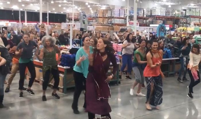 Flash Mob in California Dances to Kangana Ranaut