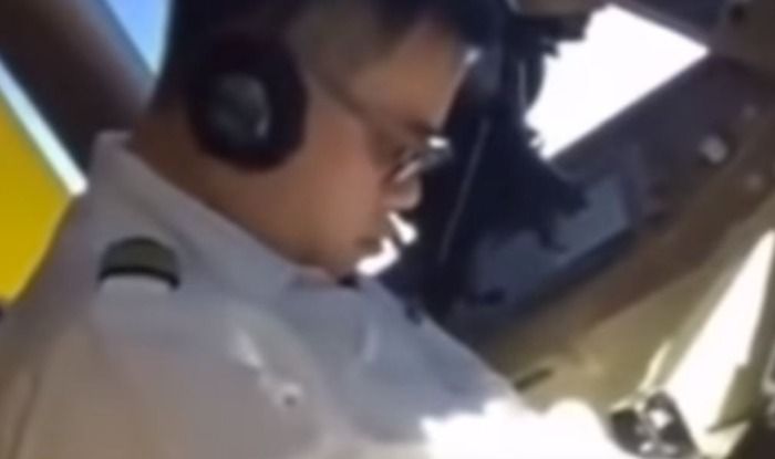 Pilot Falls Asleep While Flying Boeing 747, Co-Pilot Records Video And ...