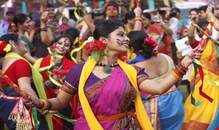 Head to Santiniketan For Basant Utsav – a Celebration of Holi | India.com
