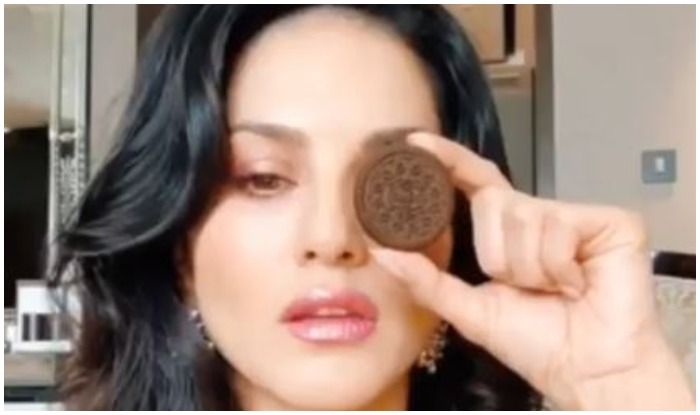 Bollywood Bombshell Sunny Leone Sets Internet on Fire With Killer ...