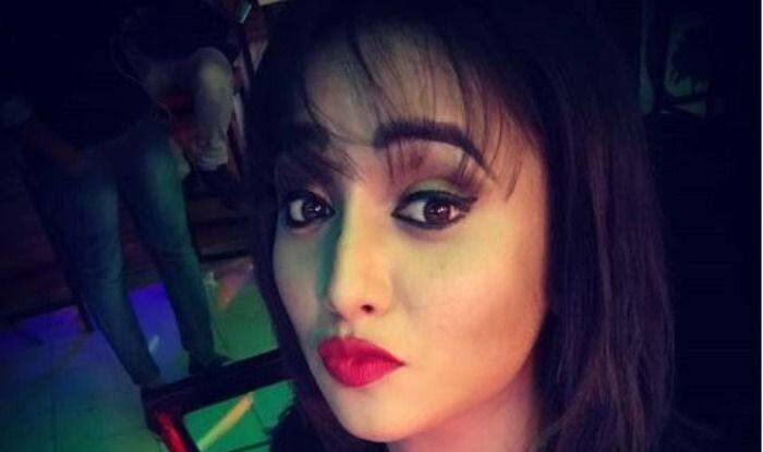 Bhojpuri Bomb Rani Chatterjee Looks Hot in a Sexy Black Top And Red ...