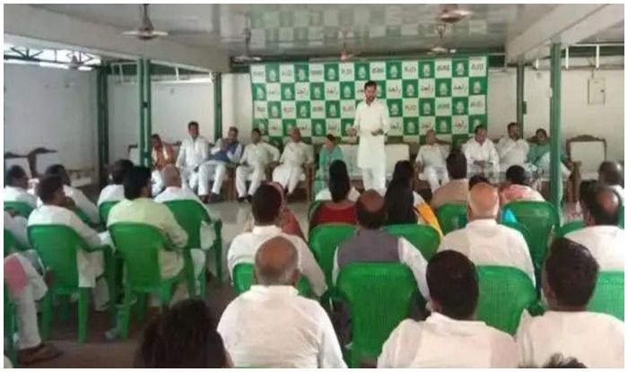 राबड़ी देवी के घर RJD की बैठक में शामिल नहीं हुई कांग्रेस, तेज प्रताप ...