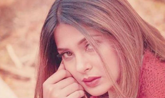 Jennifer Winget is Making Heads Turn in Red Outfit And Killer ...