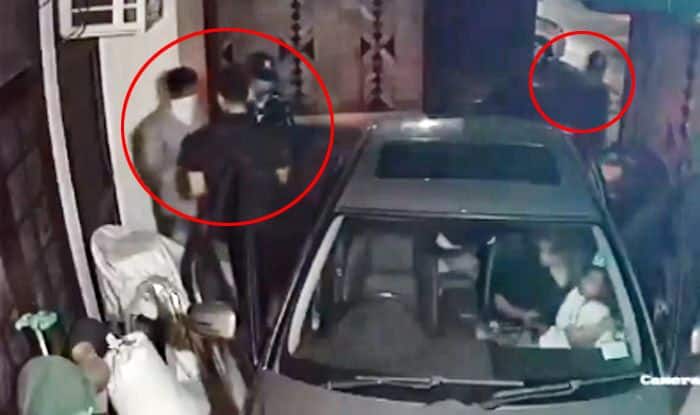 Delhi: Family Robbed on Gunpoint, Entire Episode Captured on Camera ...