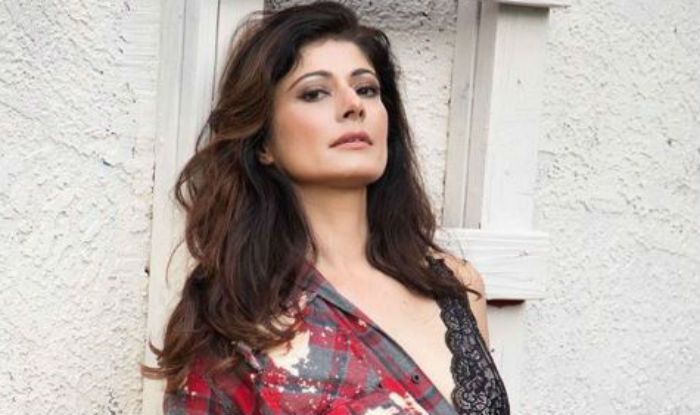 Pooja Batra Looks Smoking Hot in Red Shirt And Denim Shorts in Her ...