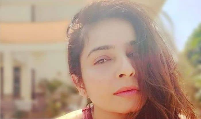 IPL Host Shonali Nagrani Flaunts Her Bikini-ready Body During Her Beach ...