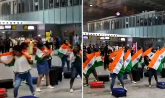 Independence Day: Flash Mob Performs on