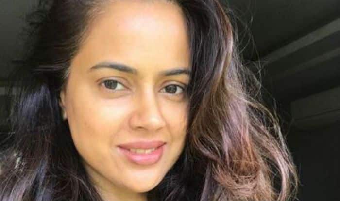 Actor Sameera Reddy Reveals That Hrithik Roshan Helped Her Overcome Stammering Problem