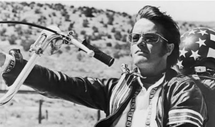 Easy Rider Actor Peter Fonda Dies at 79 Due to Lung Cancer, Celebs Pay ...