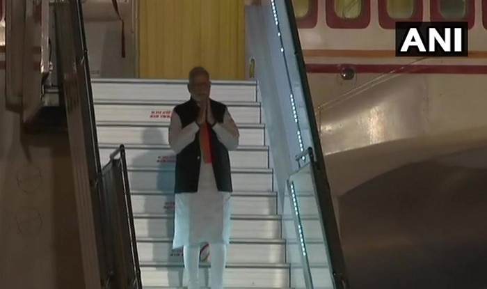 PM Modi Arrives at Palam Airport, Receives Grand Welcome of 50,000 People | India.com