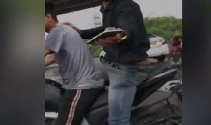 दिल्‍ली में झपटमारी: कनॉट प्लेस में एयरफोर्स के अफसर से लुटेरों ने ...