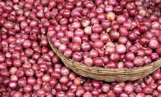 After Importing 18,000 Tonnes, Centre Offers Onions at Rs 22 Per kg to ...
