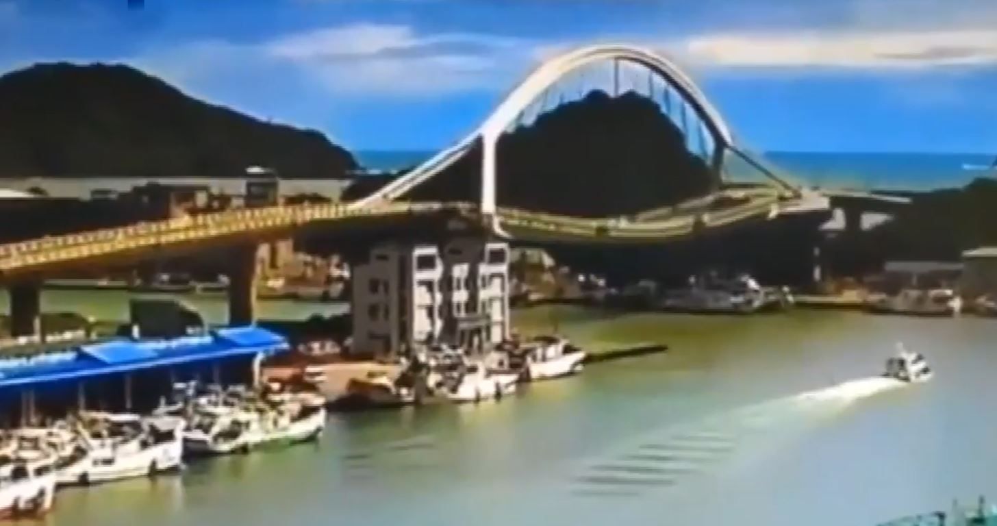 Taiwan bridge collapse video, watch viral video, spine chilling video