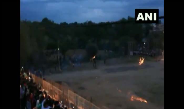 VIDEO: मध्‍य प्रदेश में विचित्र हिंगोट युद्ध की परंपरा, ऐसी हुई खतरनाक ...