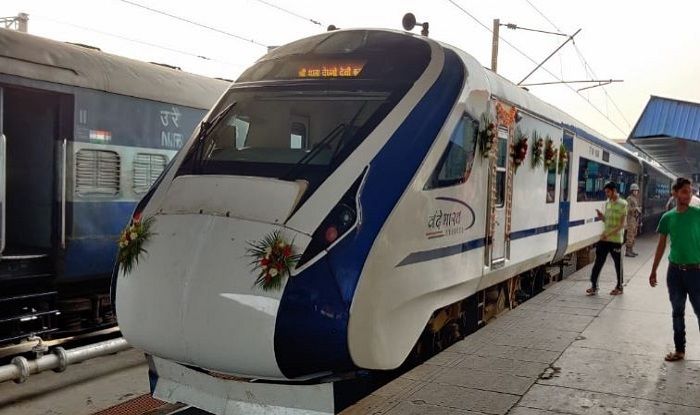Vande Bharat Express, Indian Railways, Catering