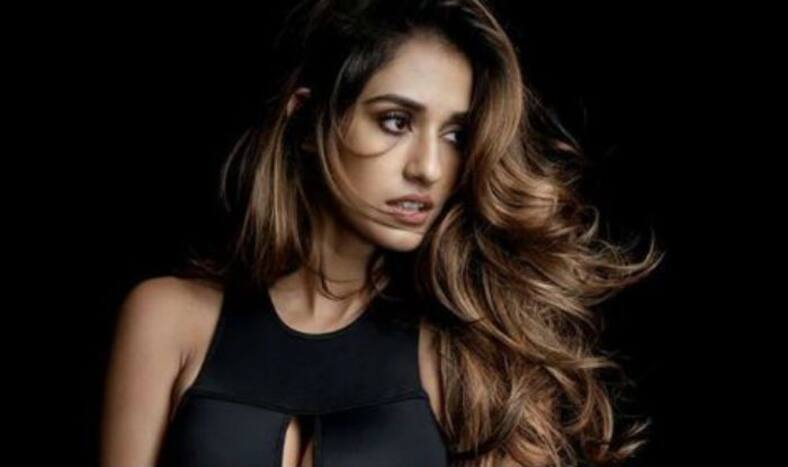 Disha Patani Looks Hot in Sexy Black Sports Bra And Red Briefs as She ...