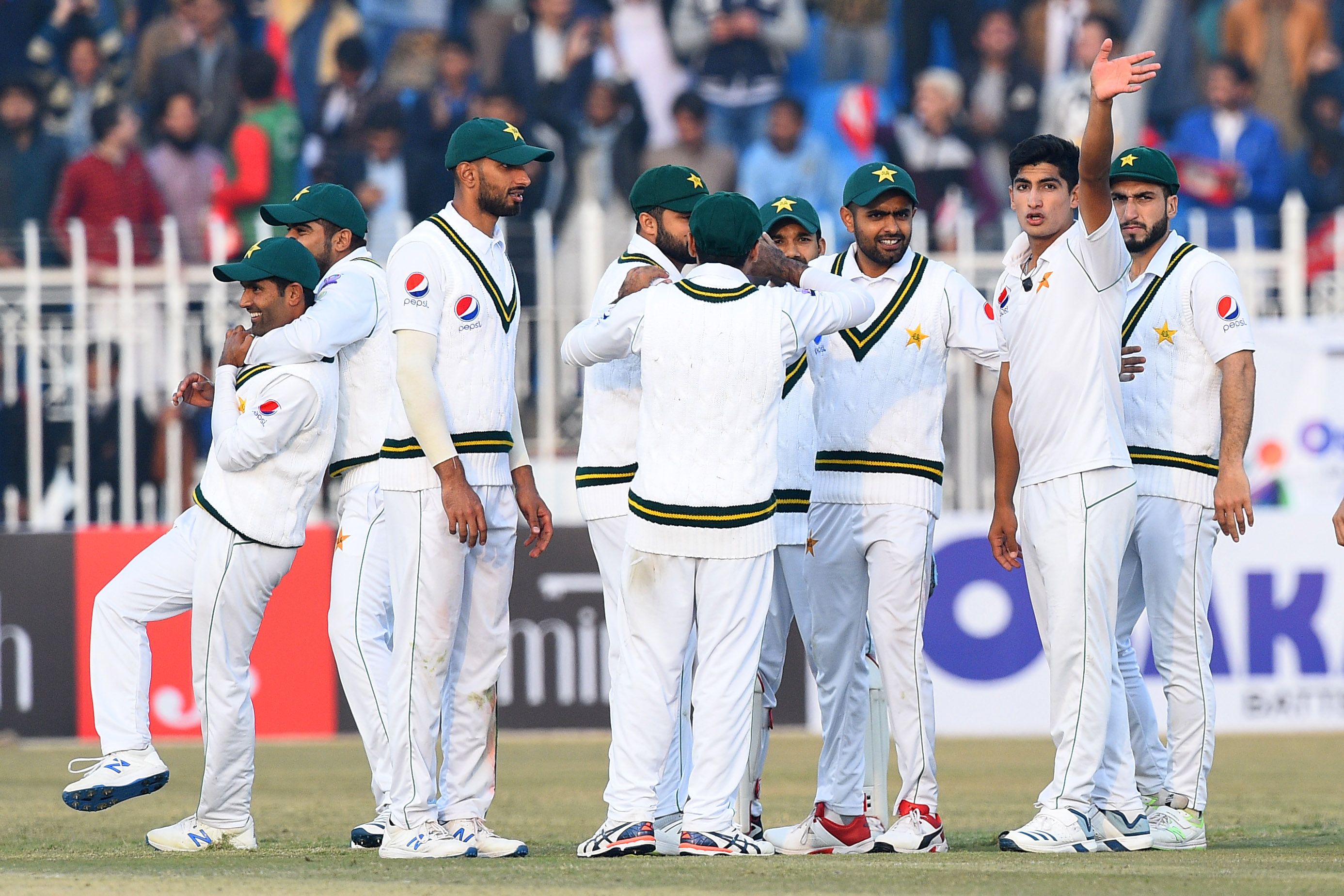 1st Test: Pakistan Pacers Star as Sri Lanka Finish Day 1 at 202/5 in ...