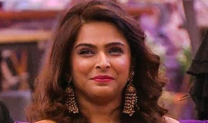 Bigg Boss 13: Madhurima Tuli Rises, Gives Back to Vikas Gupta, Takes ...