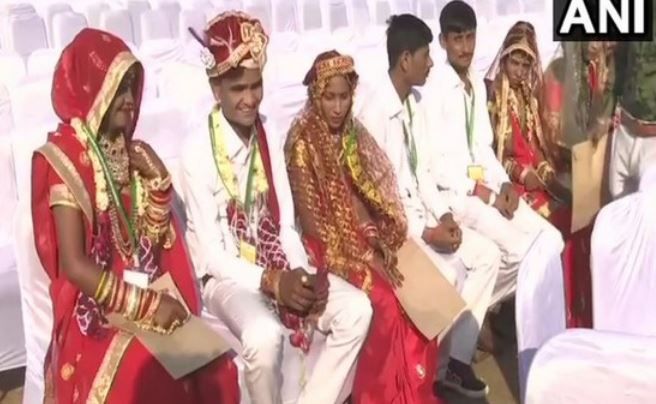 1100 Hindu, Muslim Couples Tie Knot At a Mass Wedding Ceremony in Ahmedabad 1100 Hindu, Muslim Couples Tie Knot At a Mass Wedding Ceremony in Ahmedabad