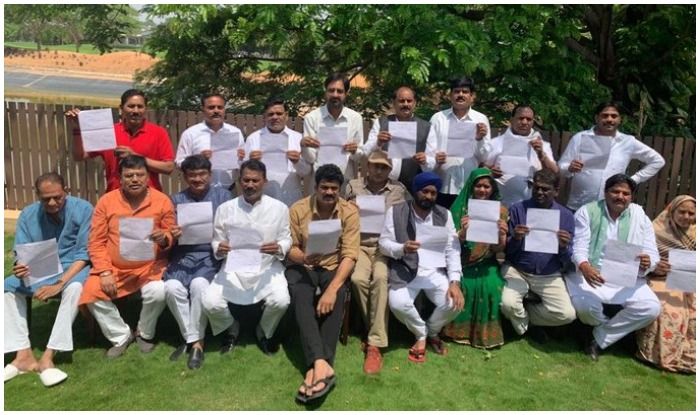 सिंधिया के बाद 19 विधायकों का भी इस्तीफा कांग्रेस बोली मंत्रिमंडल का विस्तार करना है इसलिए