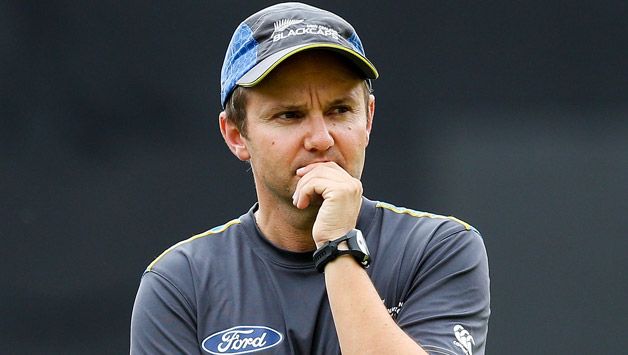 महीने भर Lockdown में फंसने के बाद NZ लौटे RCB के कोच माइक हेसन, बोले ...