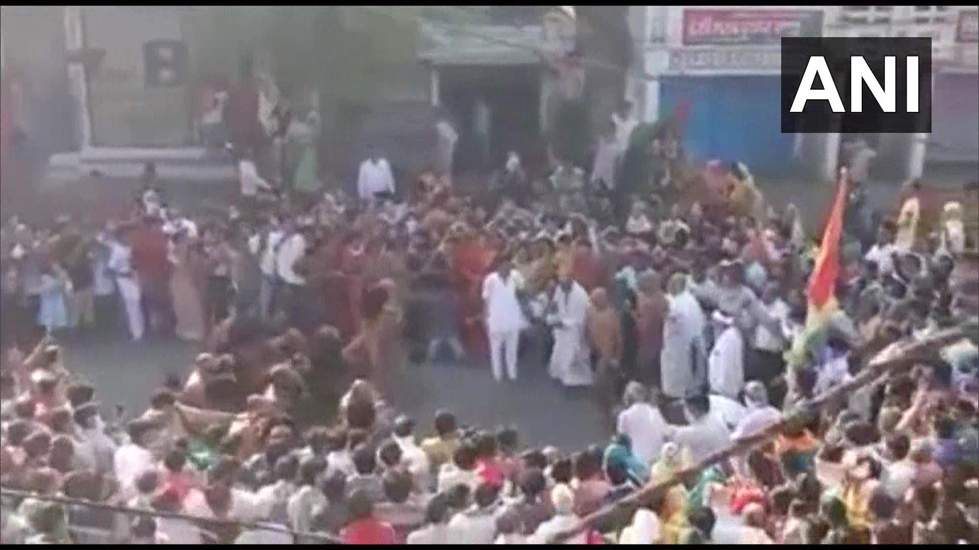 Madhya Pradesh News: Crowd Gathers to Welcome Jain Monk in Sagar ...