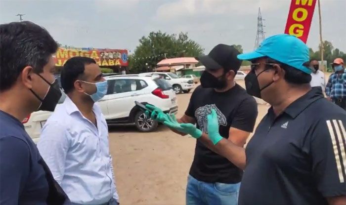 Mohammed Shami Distributes Food Packets And Masks, Arranging Flights ...