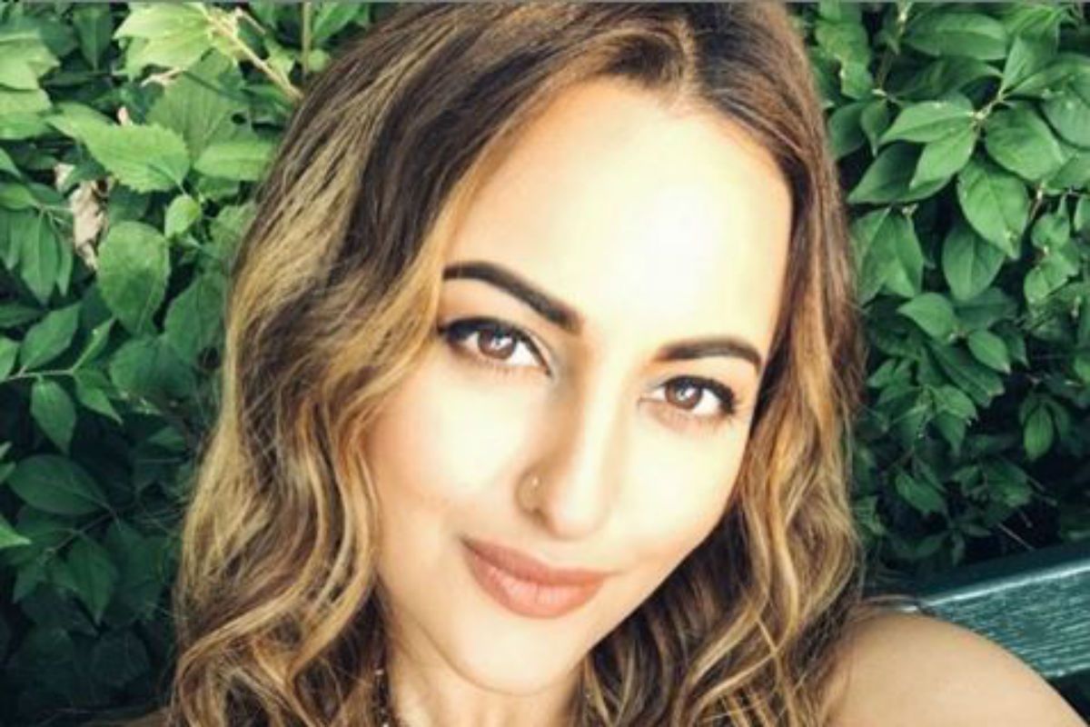 Sonakshi Sinha’s Father Shatrughan Sinha And Brother Luv Sinha Wish The ...