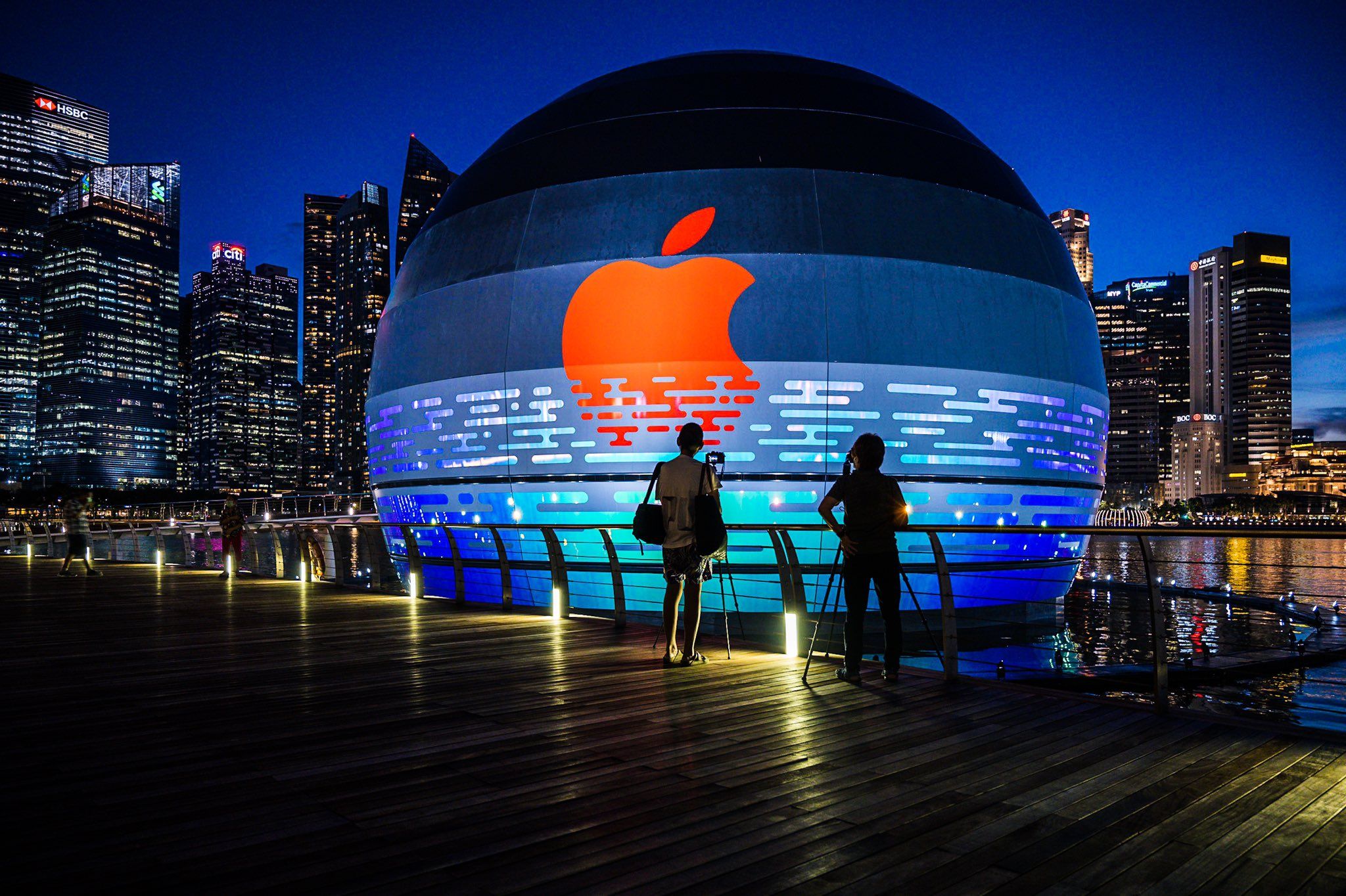 ‘Looks So Cool’: Apple To Open World’s First Floating Store At ...