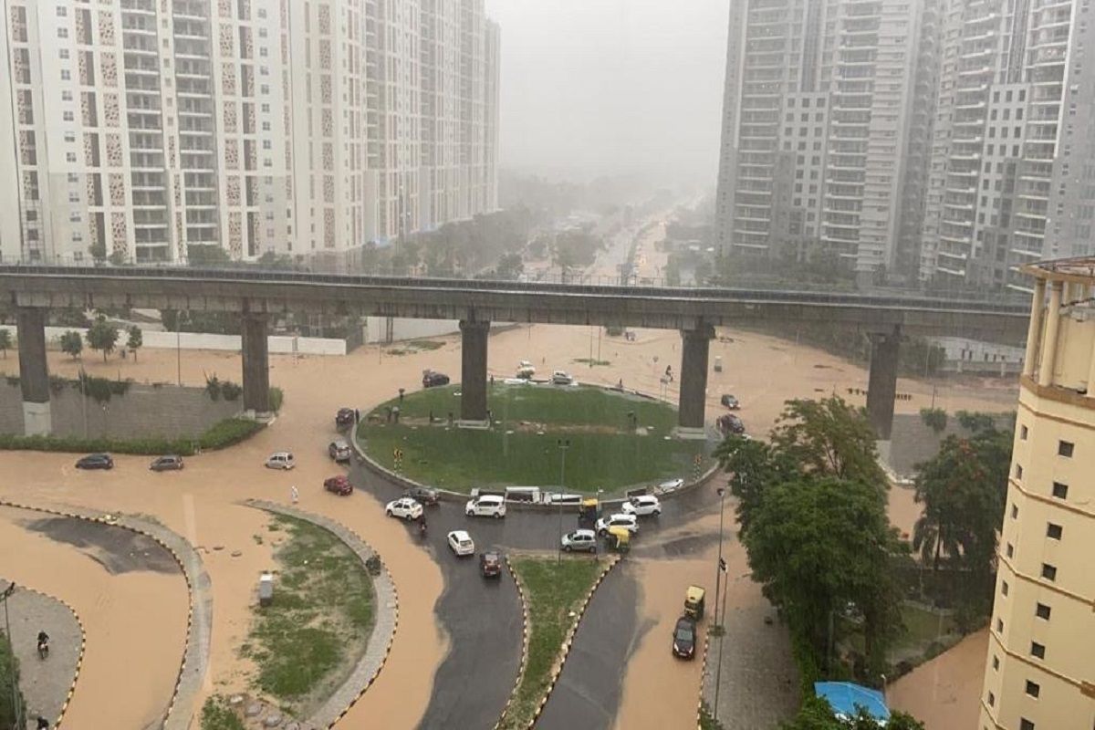 After Incessant Rain in Delhi-NCR, Low-lying Areas in Gurugram Witness Waterlogging, Traffic Jam