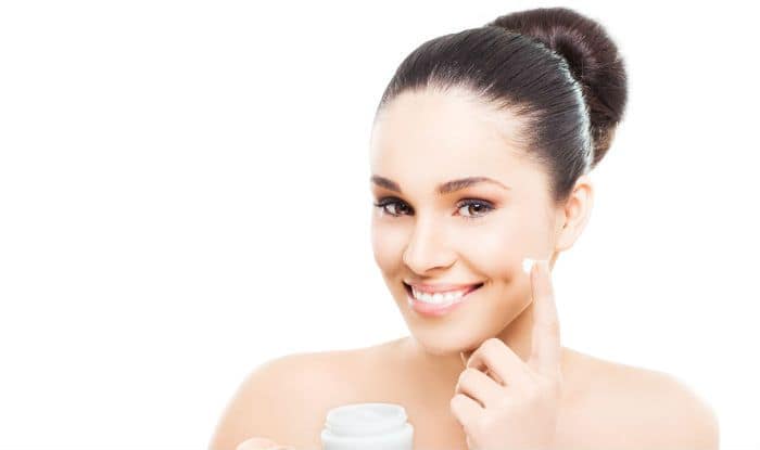 Here is to Moisturize Your Oily Skin Naturally