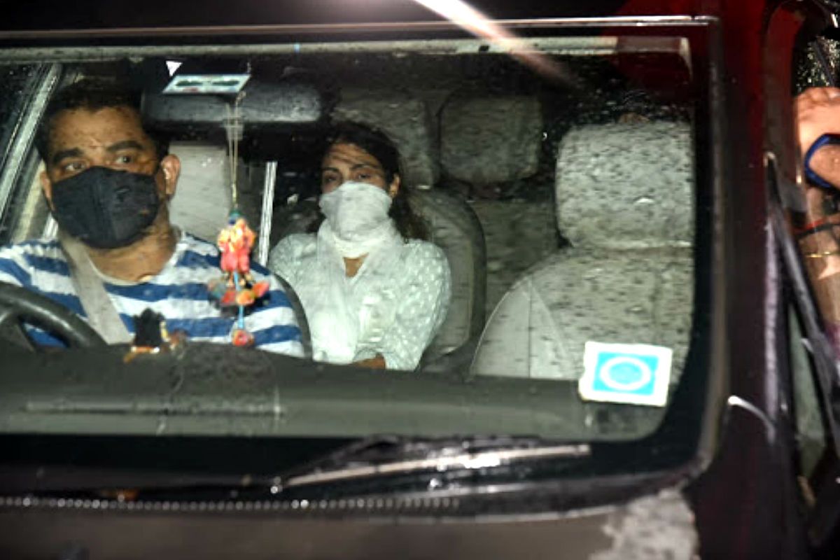 SSR Case: Rhea Chakraborty Interrogated For 10 Hours by CBI, Summoned ... SSR Case: Rhea Chakraborty Interrogated For 10 Hours by CBI, Summoned ...