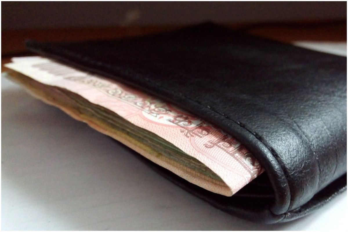Mumbai Man’s Wallet Stolen in Local Train Found by Cops After 14 Years ...