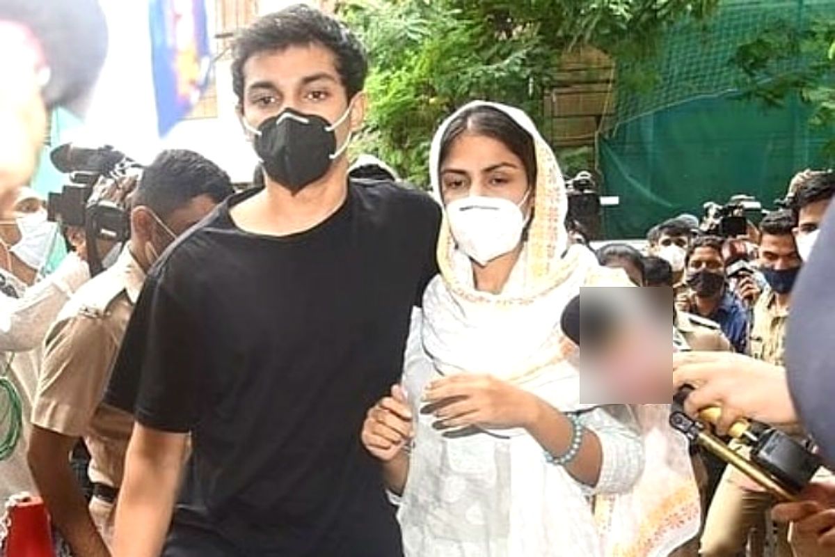 SSR Case Update: Rhea Chakraborty And Showik to be in Jail Till October ...