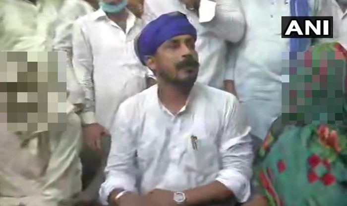 हाथरस कांड: पीड़ित परिवार से मिले भीम आर्मी चीफ चंद्रशेखर, बोले- इन्हें ...