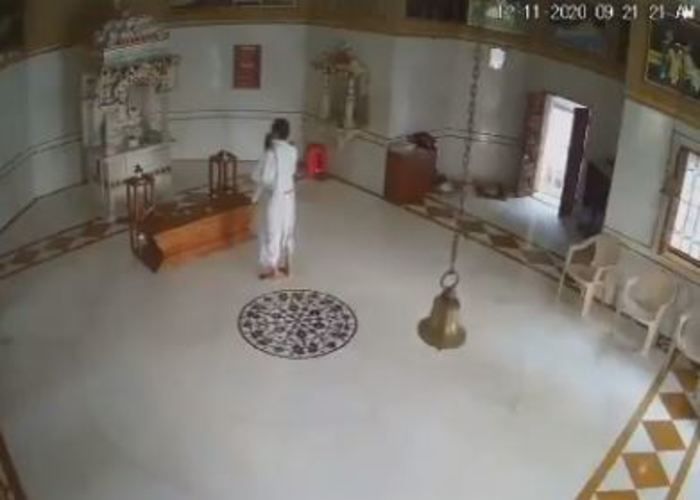 Viral Video: मंदिर में धनतेरस पूजा करते समय पूर्व विधायक का निधन, अब ...